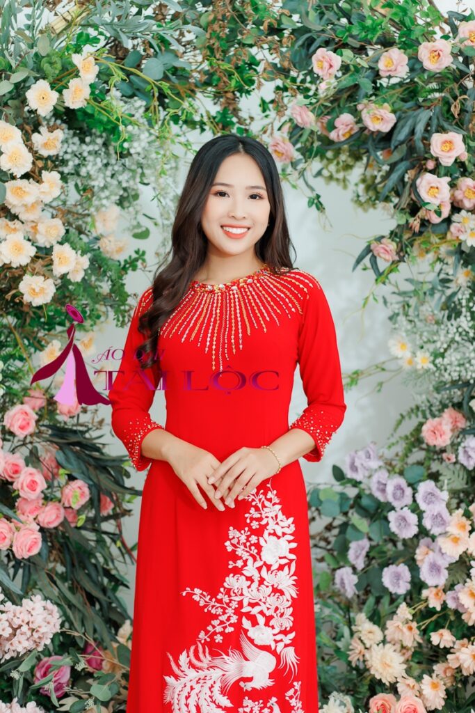 ÁO DÀI BÀ SUI ĐỎ LỤA HỌA TIẾT THÊU CON CÔNG (MS ĐL 50) - Áo Dài Tài Lộc